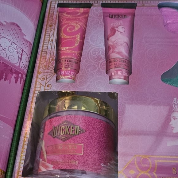 Universal Studio | Bath & Body | Wicked Themed Luxury Bath Collection ...